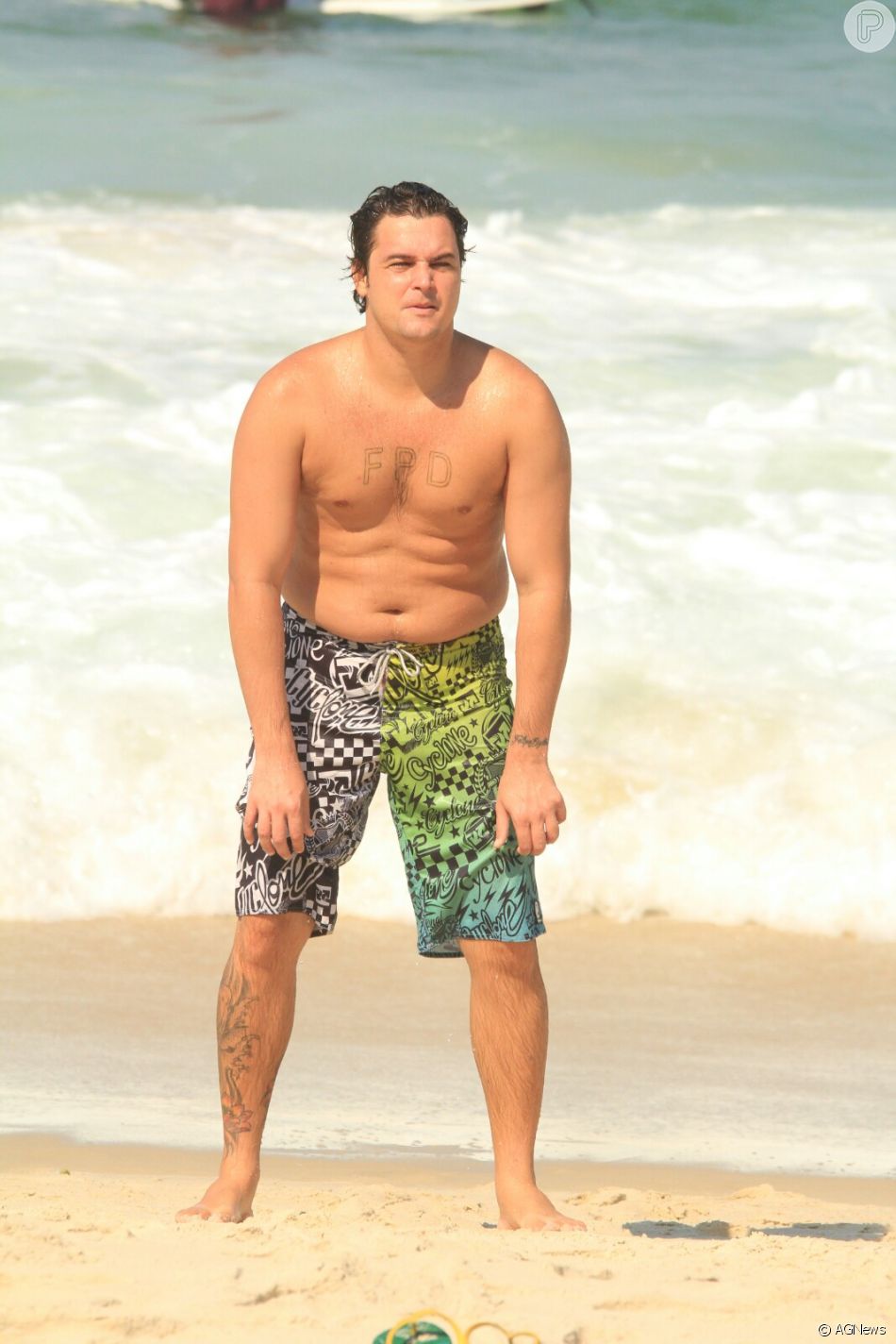 Felipe Dylon tirou o dia para ir à praia, nesta quarta-feira, 3 de ...