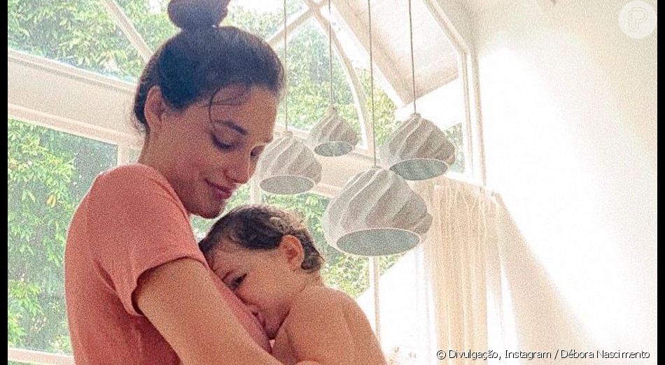 Débora Nascimento Compartilhou Com Momento De Carinho Com A Filha