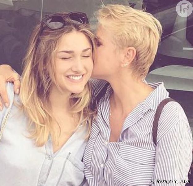 Xuxa e a filha, Sasha, surpreendem com a reação em cinema após ...