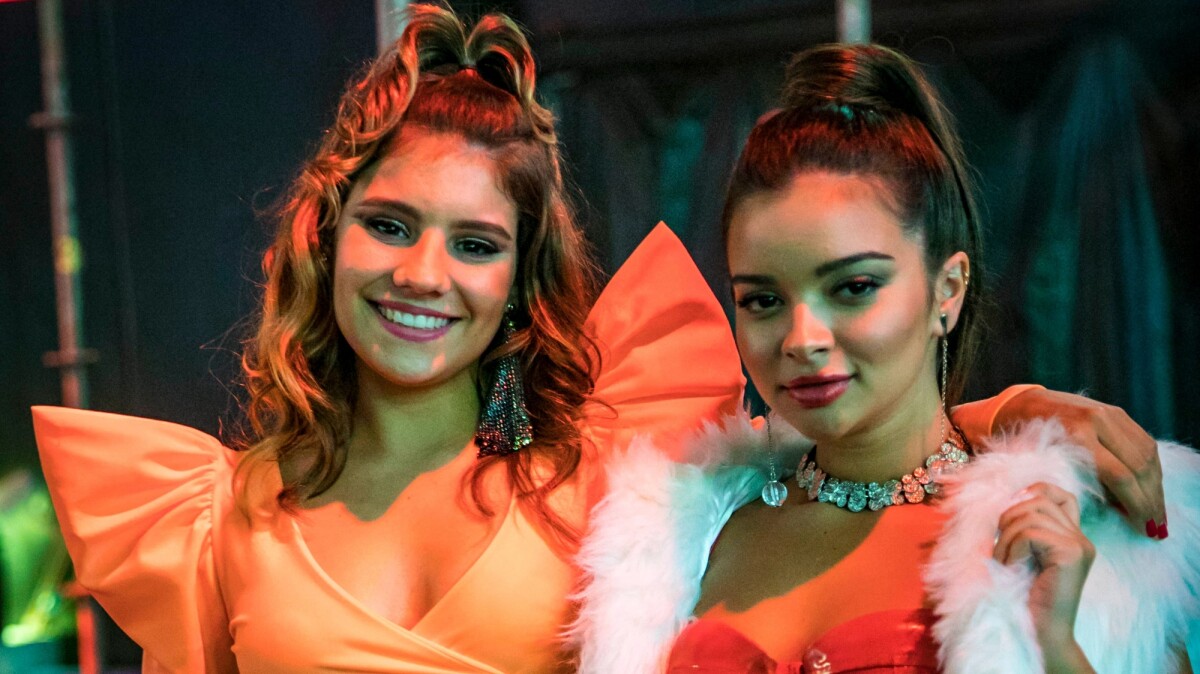 Foto: Raíssa (Dora de Assis) tenta se aproximar de Nanda (Gabriella ...