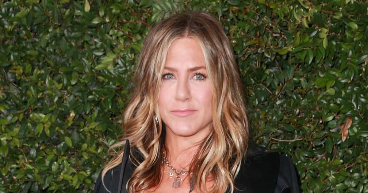 Jennifer Aniston estreia no Instagram e faz 1° foto com elenco de ...