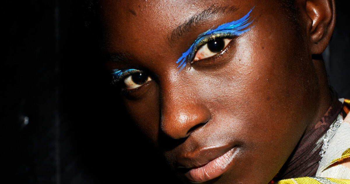 Azul clássico: 10 makes com a cor tendência de 2020 para se inspirar já ...