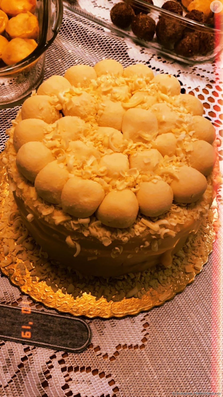 Marília Mendonça mostrou o bolo comprado para o mêsversário de Léo ...