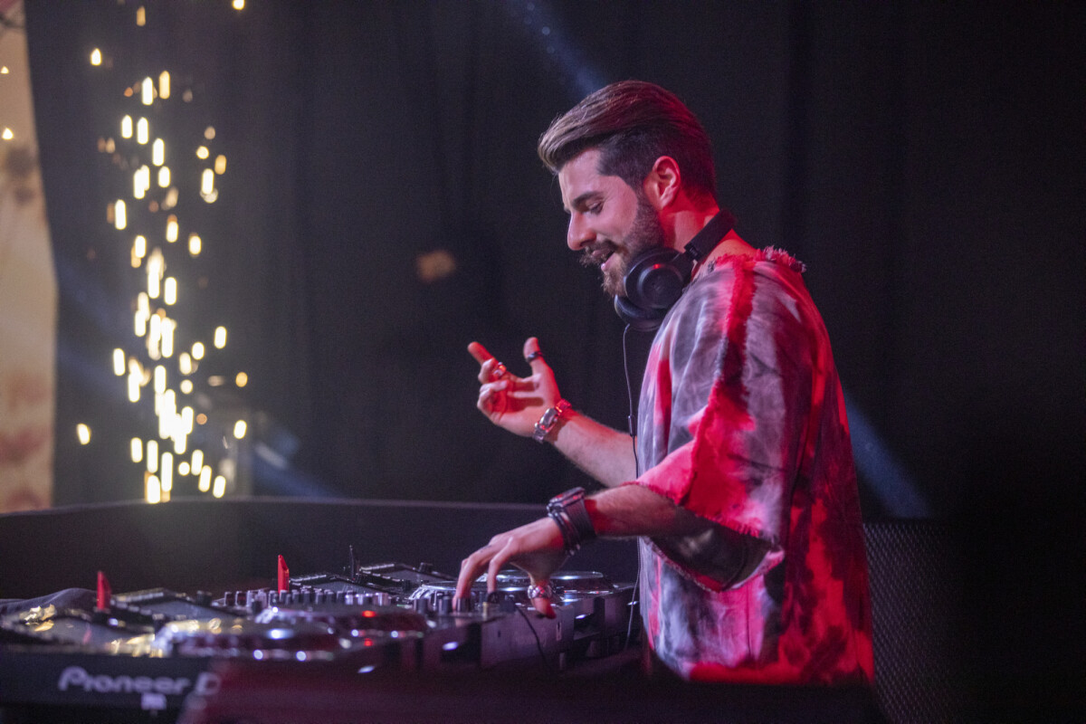 Foto: DJ Alok tocou sucessos que fazem parte do seu repertório - Purepeople