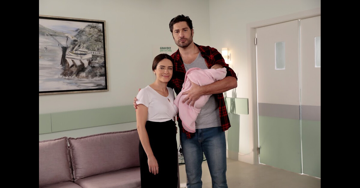 Foto: Novela 'As Aventuras de Poliana': Débora (Lisandra Parede) e ...