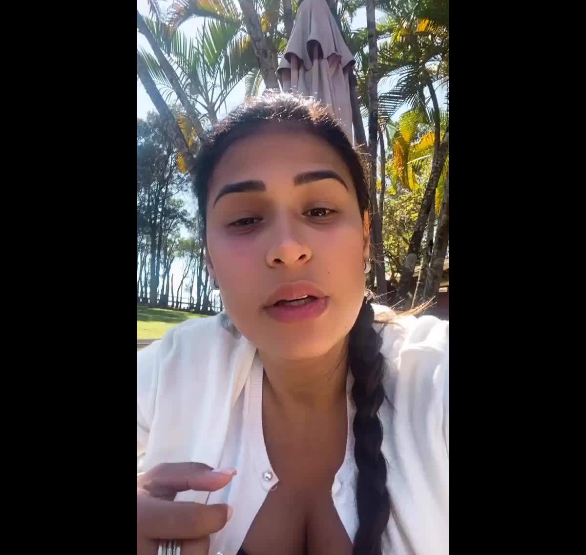 Vídeo: Grávida, Simone relata encontro com Simaria - Purepeople Vídeo: Grávida, Simone relata encontro com Simaria - Purepeople