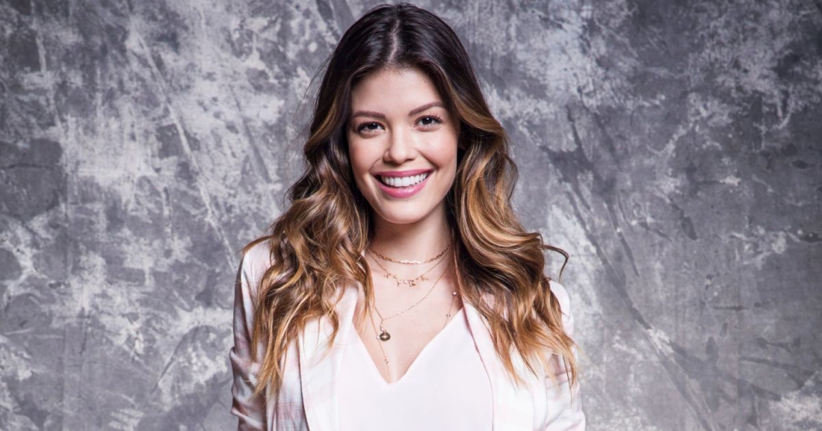 Vitória Strada fala de 1º beijo em atriz e reação dos pais por namoro ...