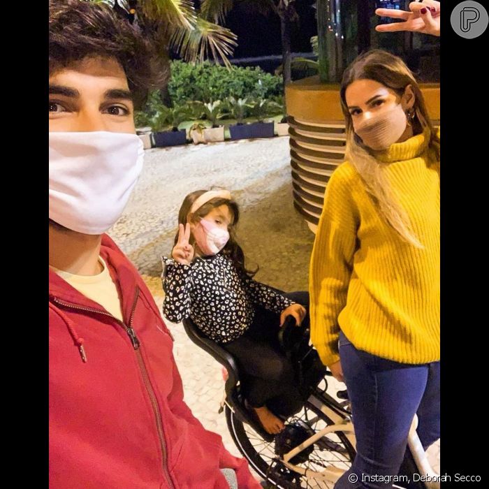 Filha de Deborah Secco cai e faz machucado no braço - Purepeople