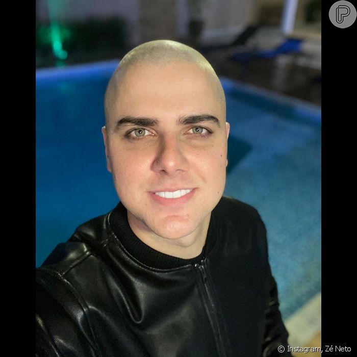 Zé Neto é comparado com boneco em foto - Purepeople