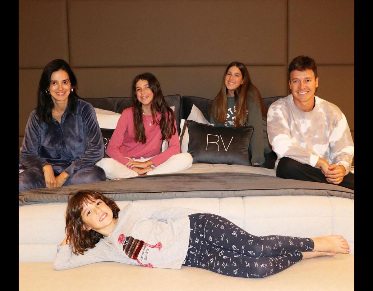 Foto: Rodrigo Faro se diverte em vídeos com as três filhas - Purepeople