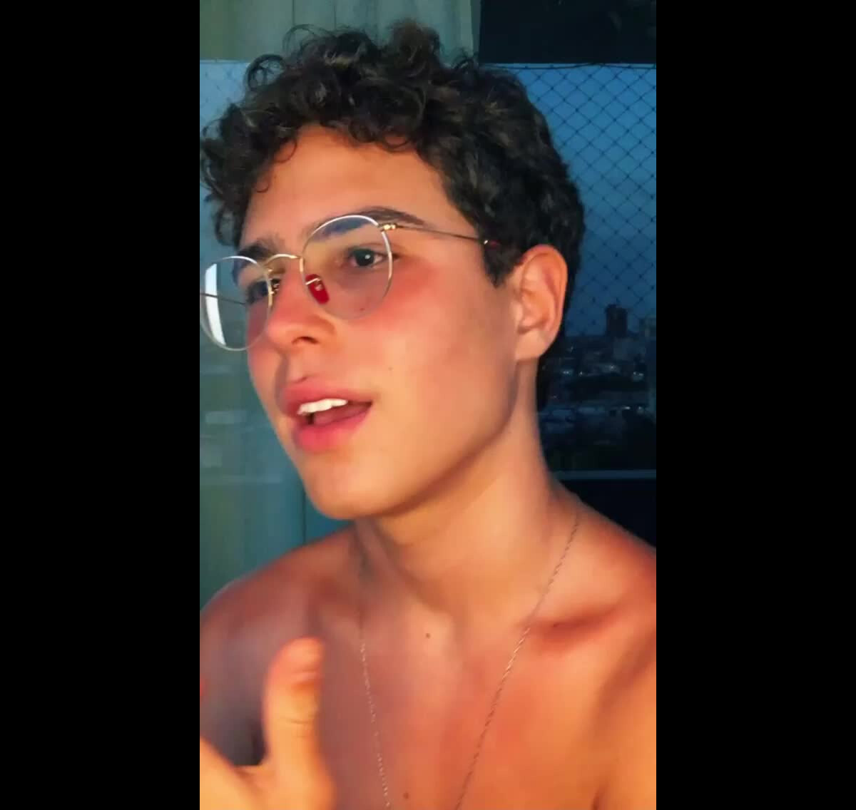 Vídeo: Igor Jansen dublou música e web apontou indireta para Sophia ...