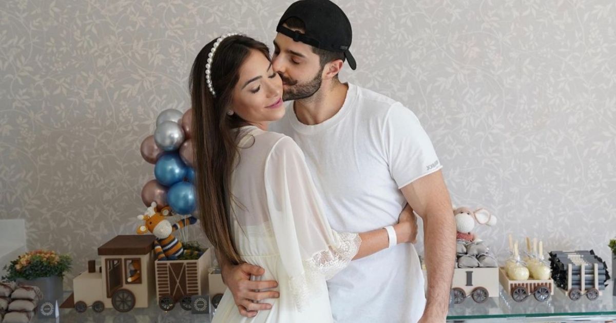 Alok e a mulher, Romana Novais, se revezam nas visitas à filha, Raika ...
