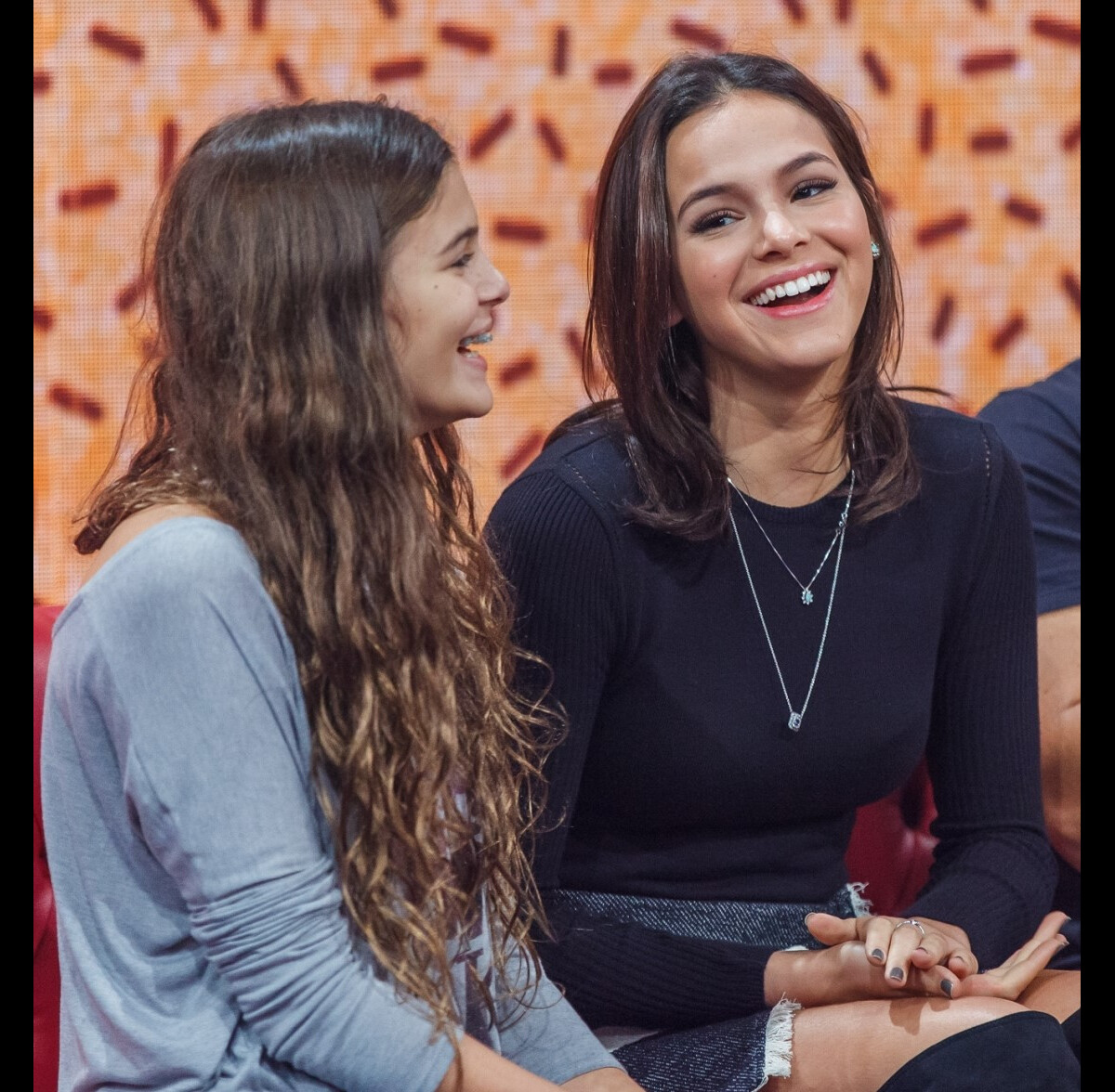 Foto: Luana Marquezine surpreende a irmã, Bruna Marquezine, com ...