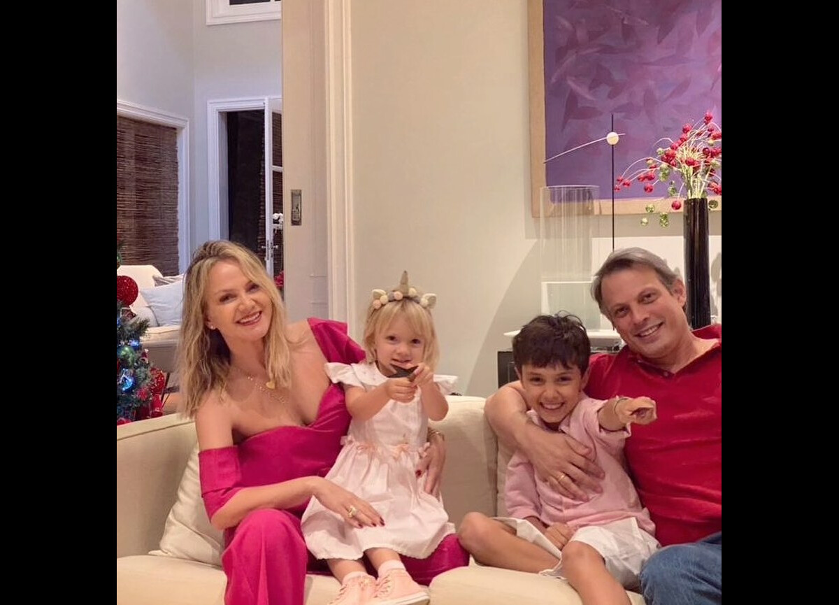 Foto: Web se surpreende com crescimento da filha de Eliana - Purepeople