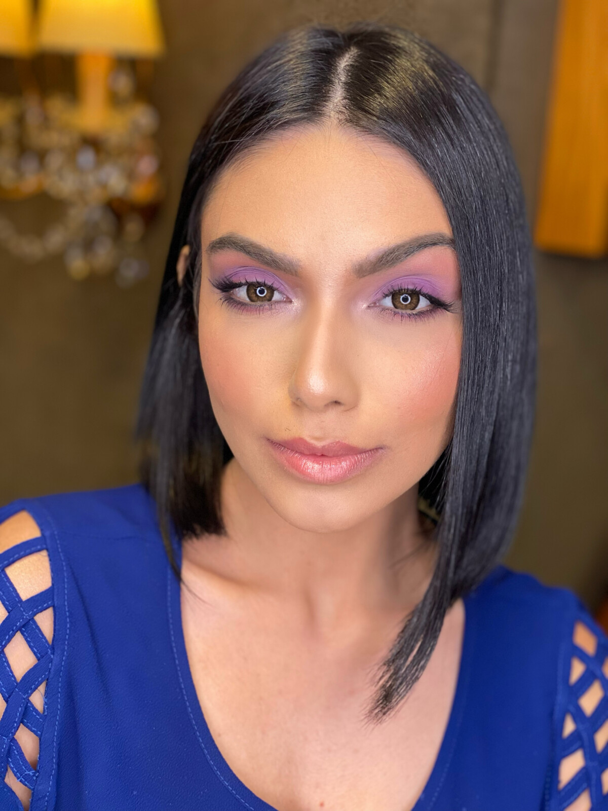 Foto: Very Peri em maquiagem dá tom descontraído e cheio de ...