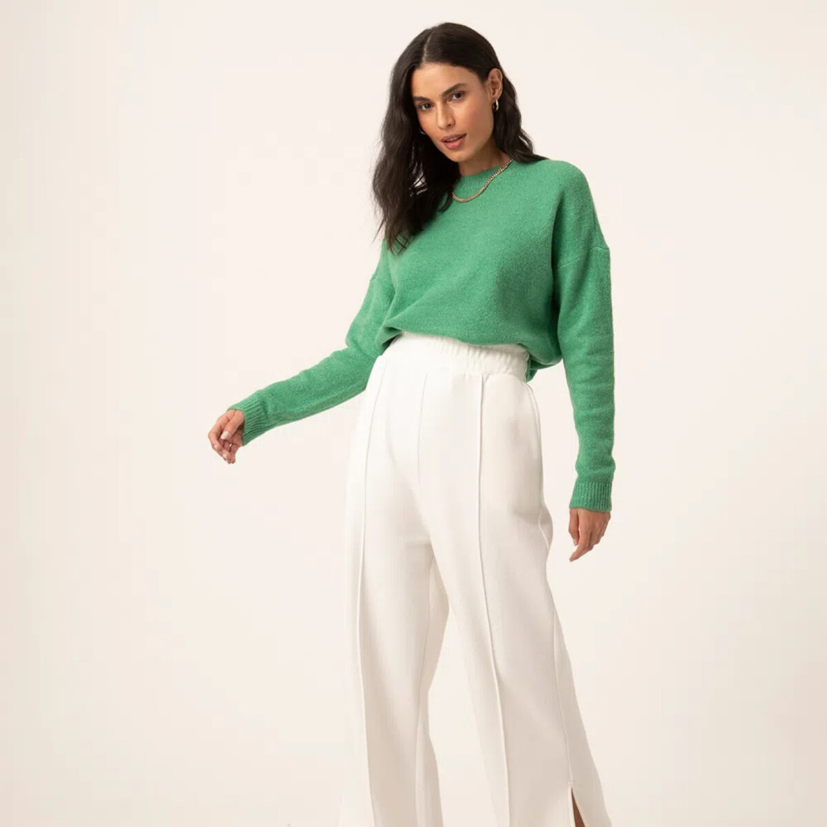 Foto: Suéter verde deixa seu look de inverno mais despojado: este aqui ...