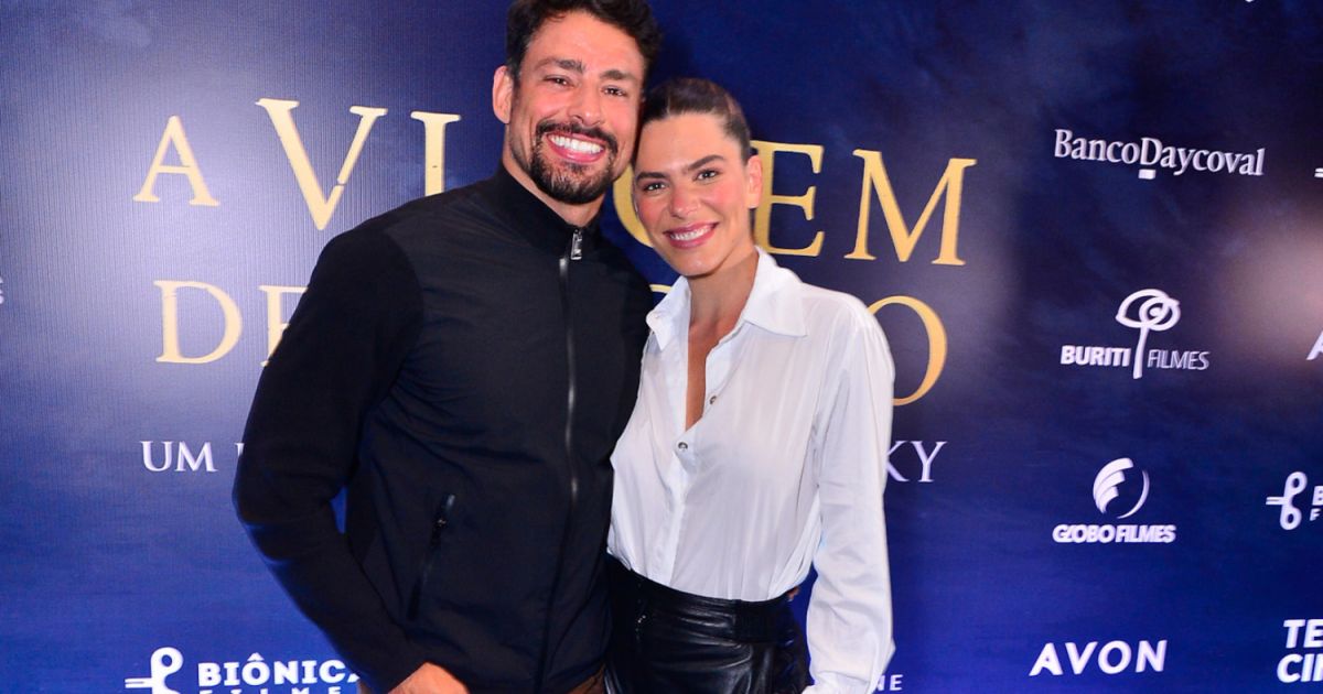 Cauã Reymond foi com a mulher, Mariana Goldfarb, à estreia de seu filme ...