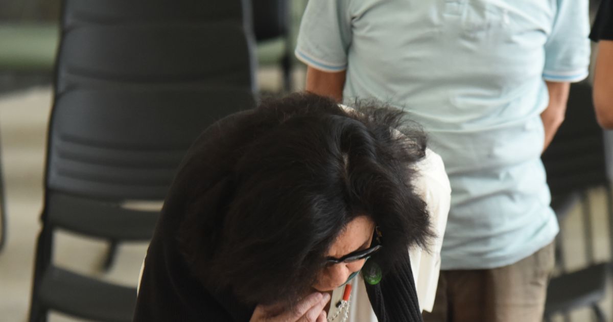 Viúva de Gal Costa, Wilma Petrillo, se aproximou do caixão da esposa ...