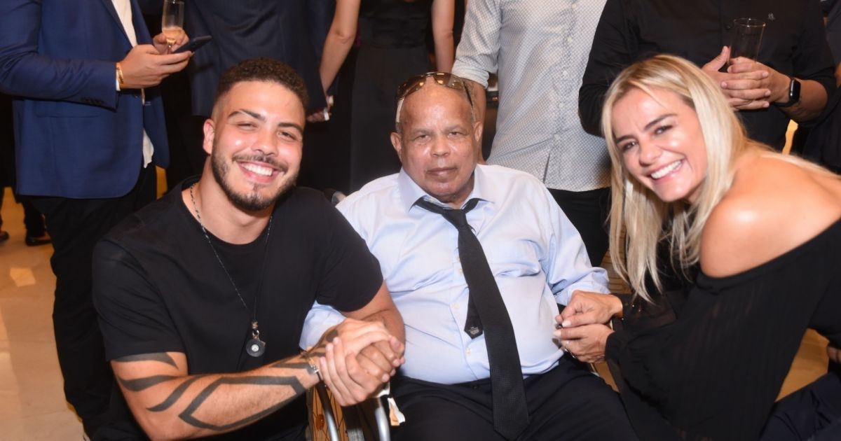 Filho de Ronaldo Fenômeno e Milene Domingues, Ronald em foto com a mãe ...