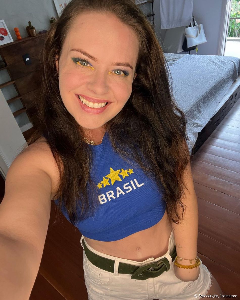 Ex-mulher de Rafael Cardoso, Mariana Bridi, surge só de biquíni e exibe ...