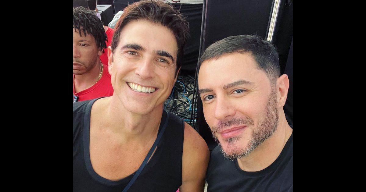 Ricardo Tozzi surgiu com a nova aparência ao lado de Reynaldo ...