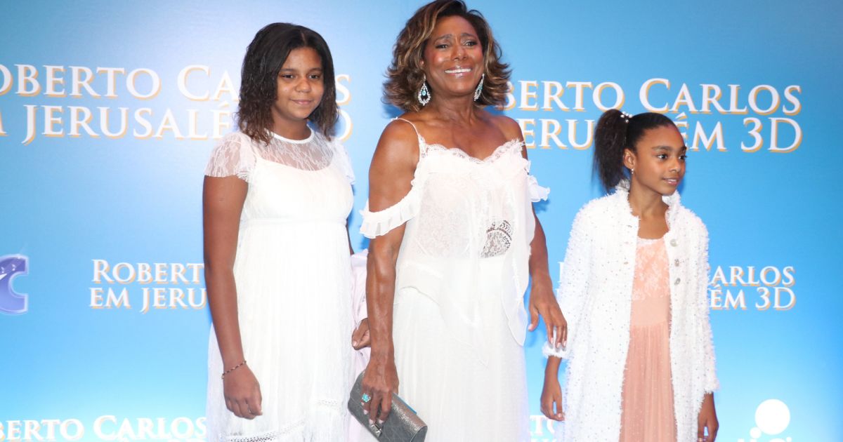 Filhas de Gloria Maria, Maria tem 15 anos de idade e Laura, 14 - Purepeople