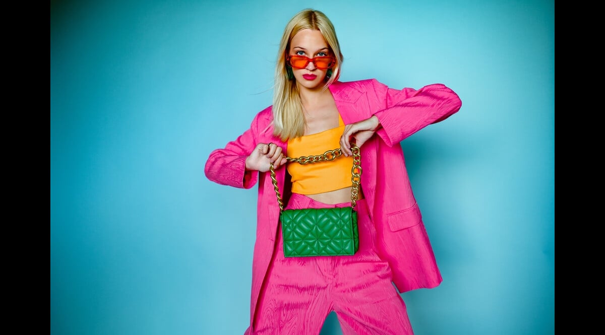 Foto: Nas ruas das principais, o humor pertence inteiramente ao neon e ...