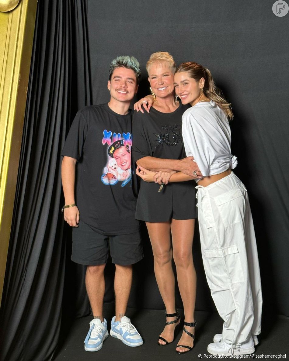 De biquíni, Sasha Meneghel, filha de Xuxa, dá beijo em marido e mostra ...