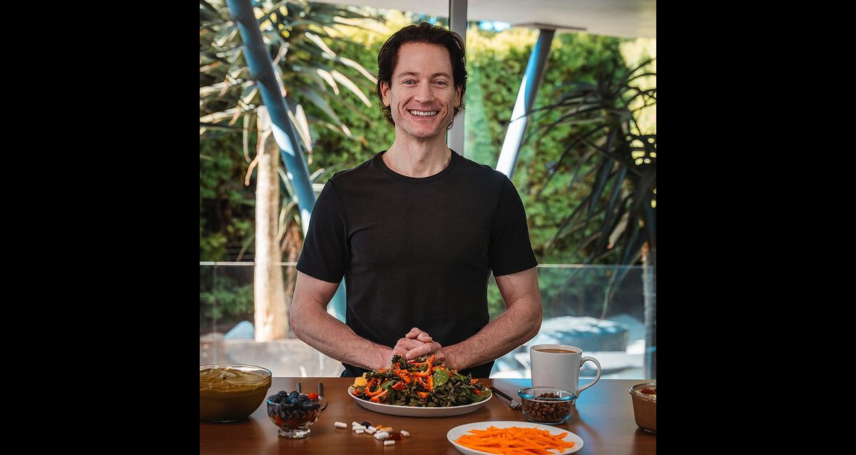 Foto: O bilionário Bryan Johnson é vegano e deseja que a sua namorada ...