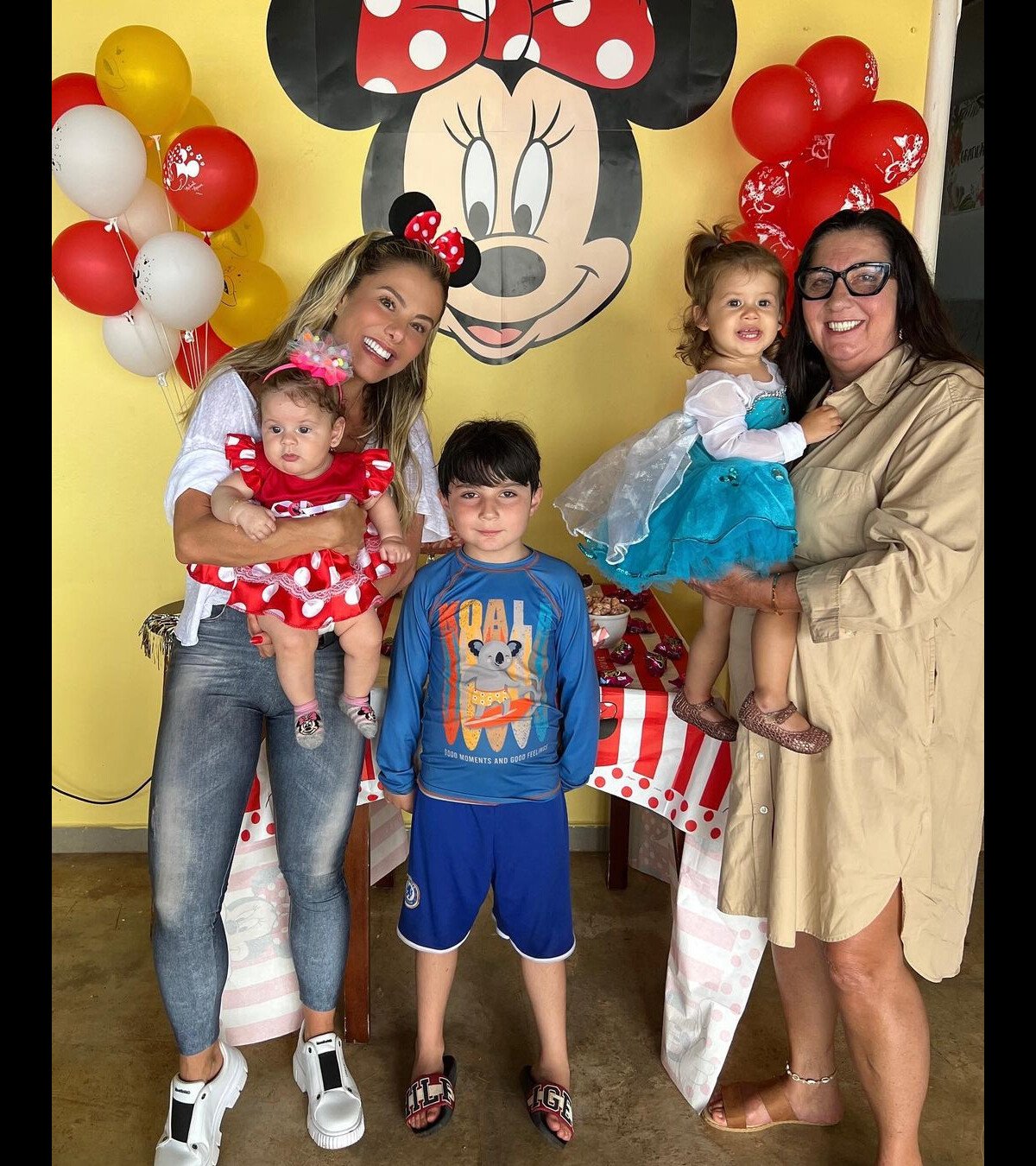 Foto: Poliana Rocha é avó de Maria Alice e Maria Flor, filhas de ...