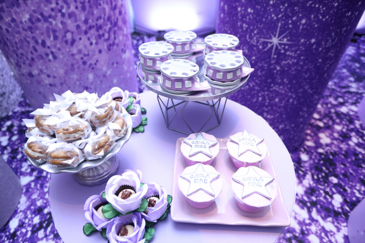 Foto: Carla Diaz fez festa para comemorar seus 33 anos e lançou projeto ...