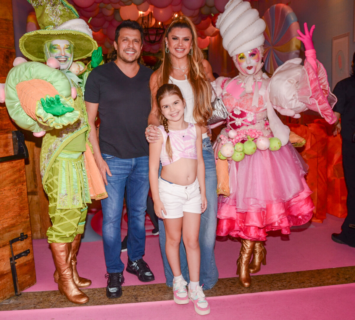 Foto: Mirella Santos, Ceará e a filha, Valentina, prestigiaram ...