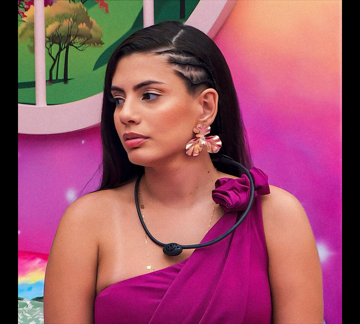 Foto: Esse brincão rosé de Fernanda chamou atenção por seu formato bem ...