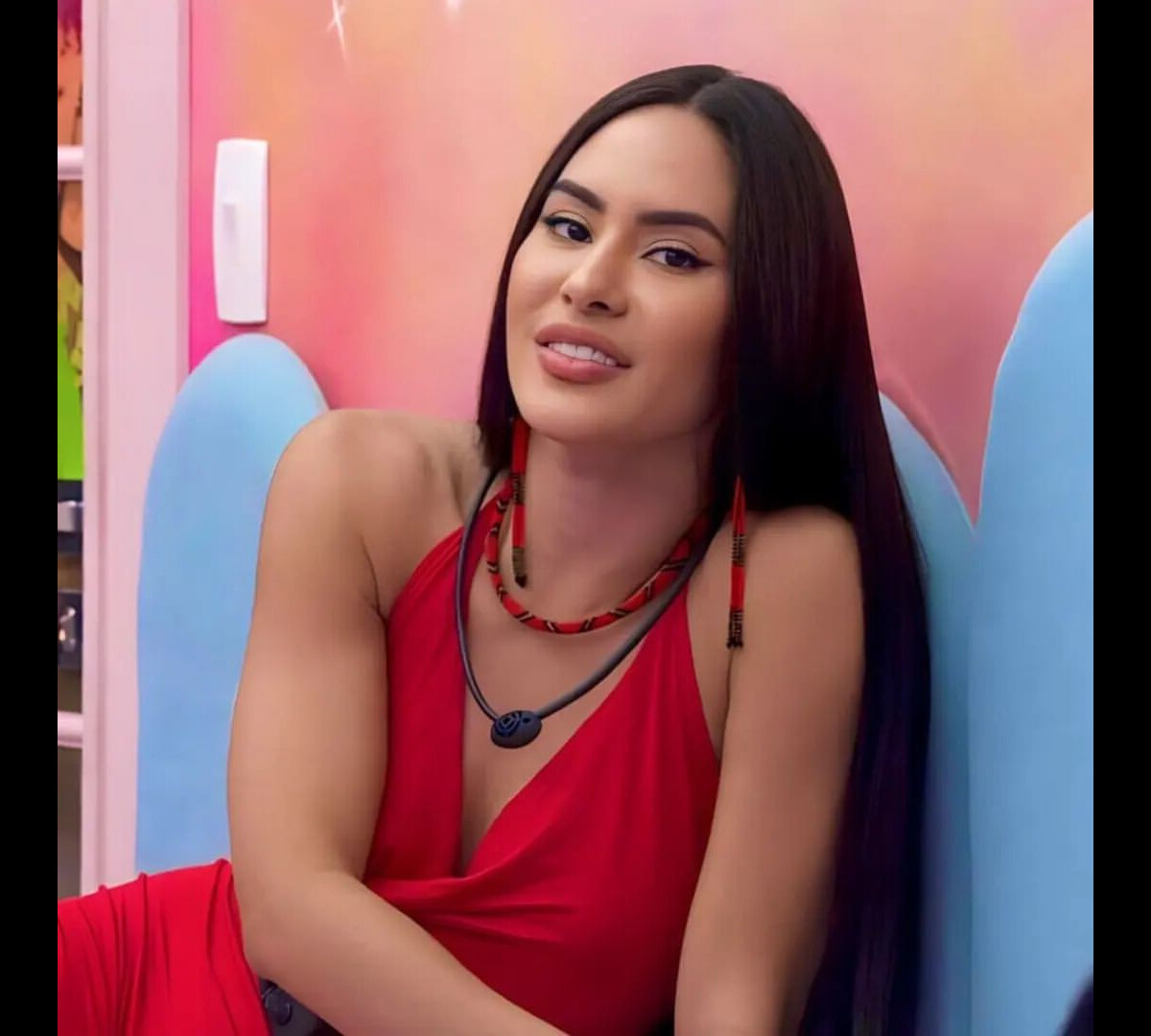 Foto: Isabelle também apostou em um outro tipo de brinco diferentão ...