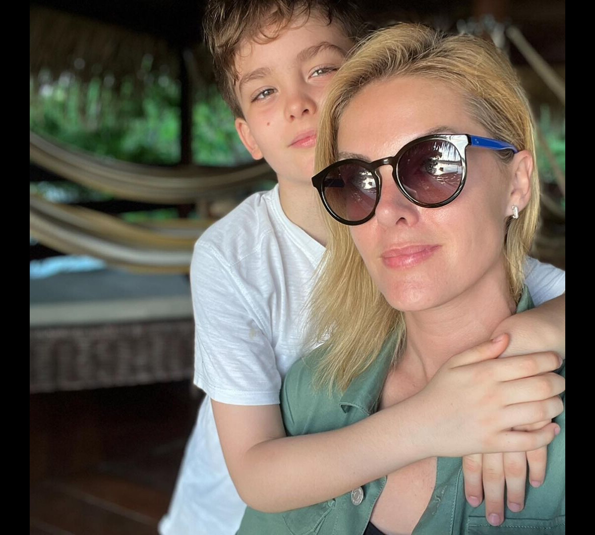 Foto: Ana Hickmann aparece em fotos andando de mãos dadas com o filho e ... Foto: Ana Hickmann aparece em fotos andando de mãos dadas com o filho e ...