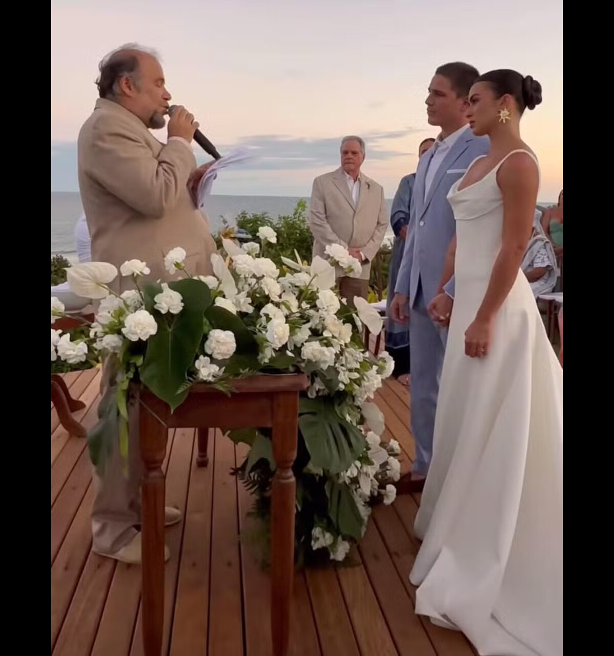 Foto: Mari Saad e Rômulo Arantes Neto se casaram neste sábado (16) na ...