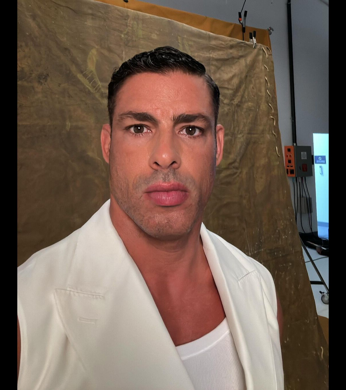 Foto: Cauã Reymond mudou o visual e surgiu em novas fotos completamente ...