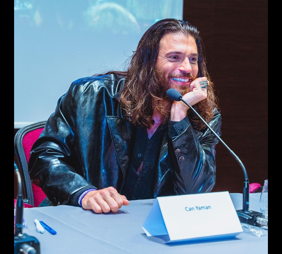 Foto: O ator turco faz diversos eventos beneficentes ao redor do mundo ...