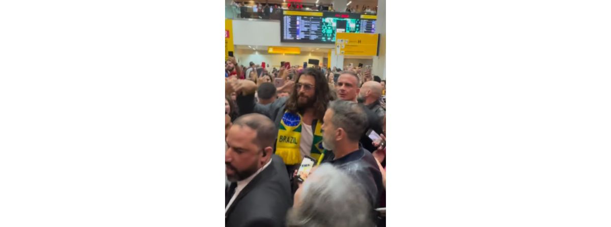 Foto: Ator turco Can Yaman chegou em São Paulo e foi recebido já no ...