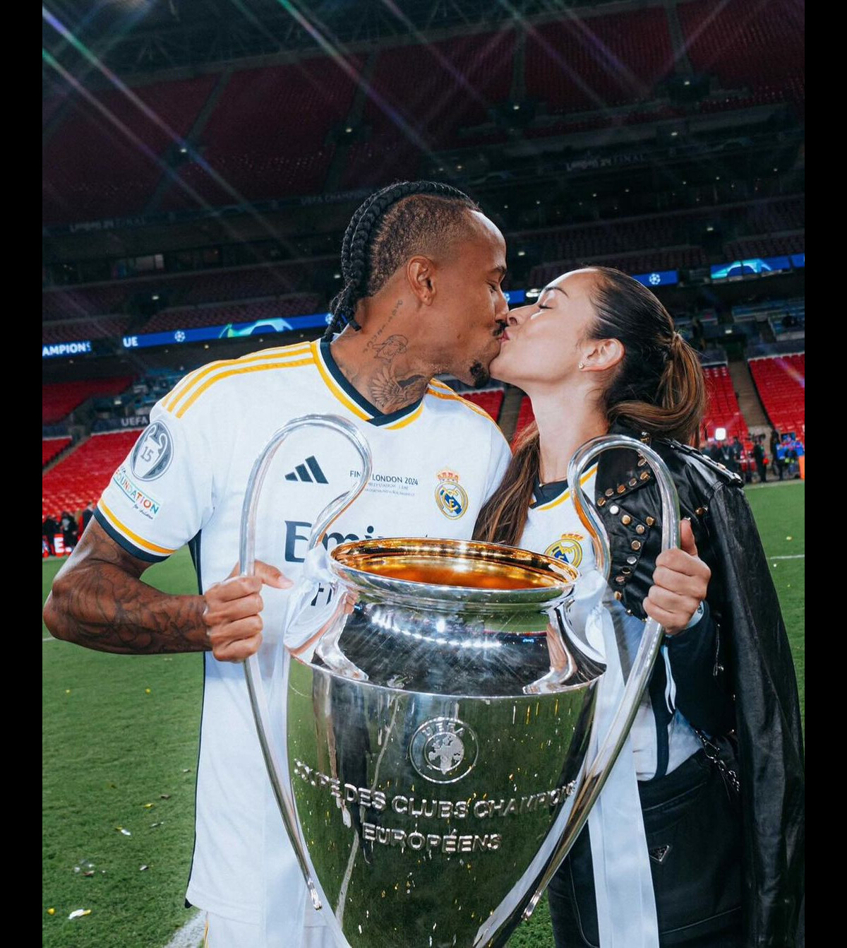 Foto: Tainá Castro deu o que falar ao surgir aos beijos com Éder ...