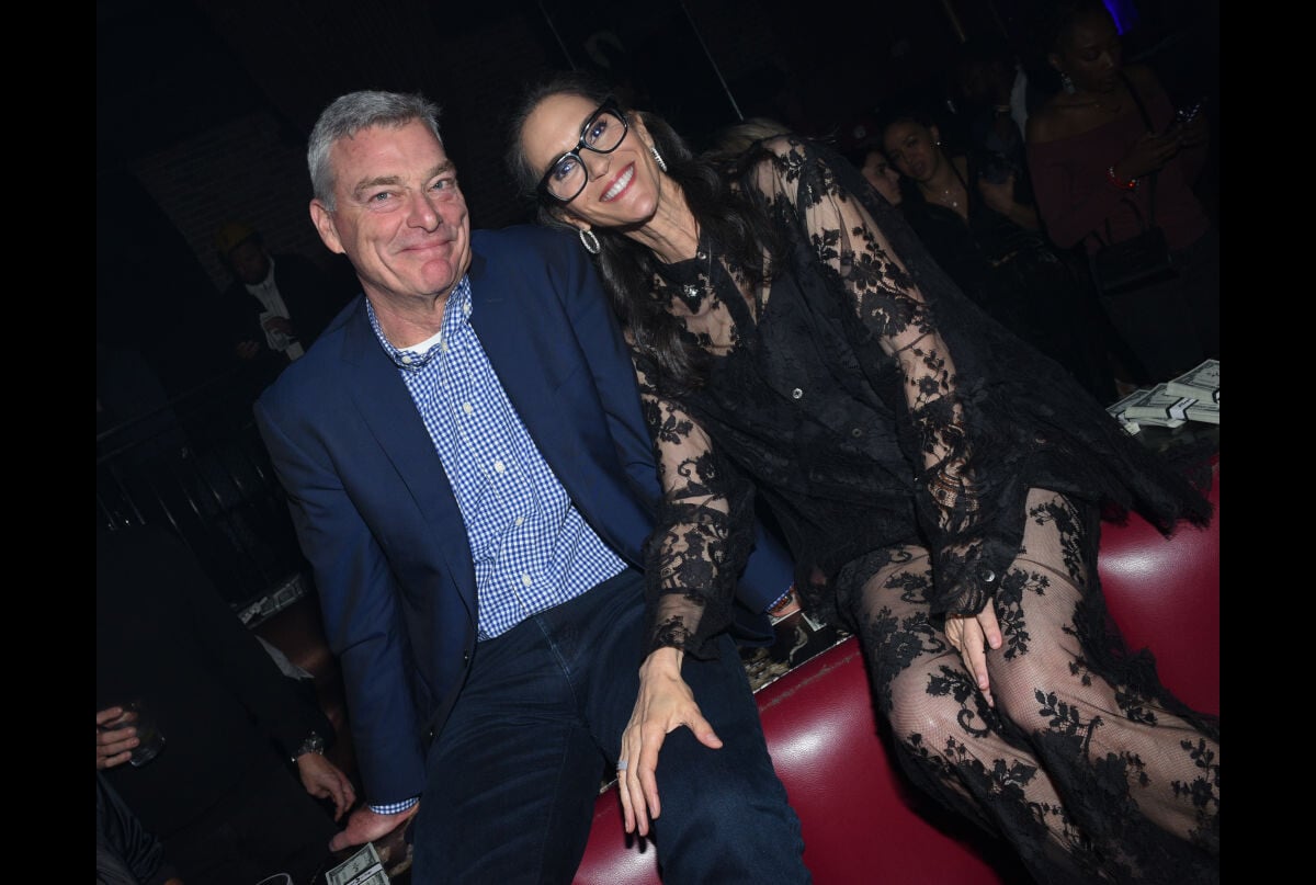 Foto: Jami Gertz e seu marido, Tony Ressler, somam uma fortuna de R$ 54 ...