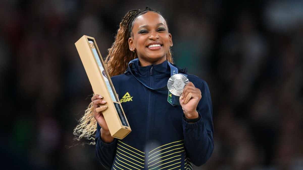 Foto: Rebeca Andrade conquistou a segunda prata em Paris na final ...