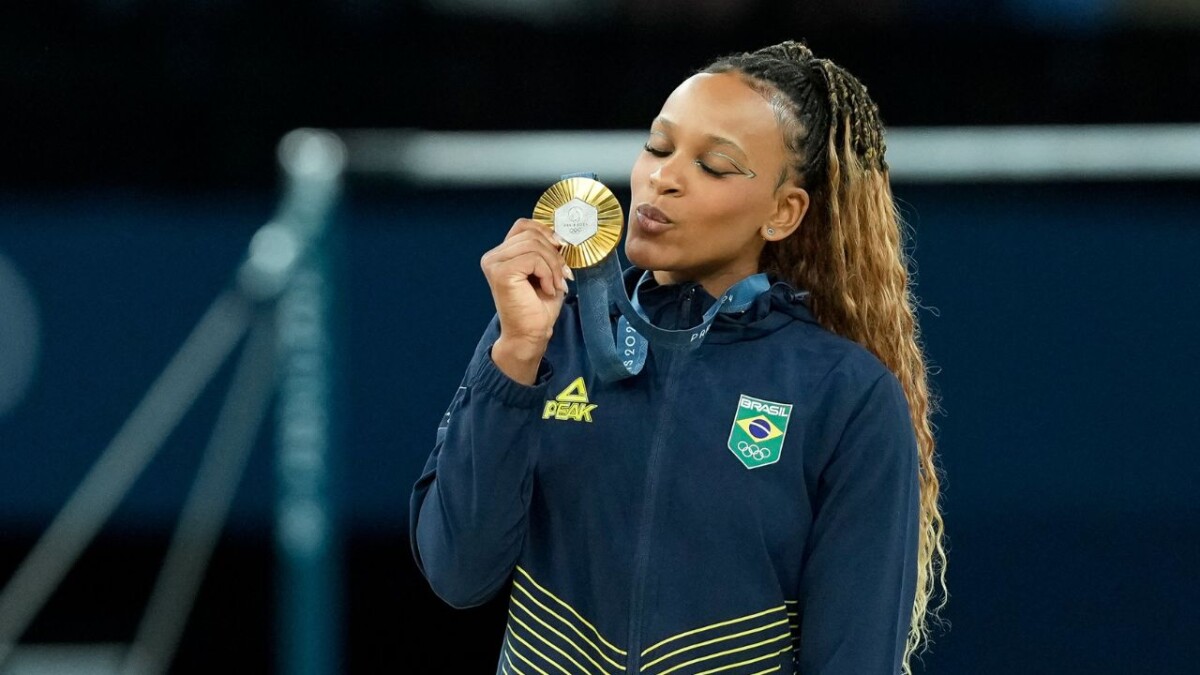 Foto: Rebeca Andrade superou Simone Biles e conquistou o ouro no solo ...