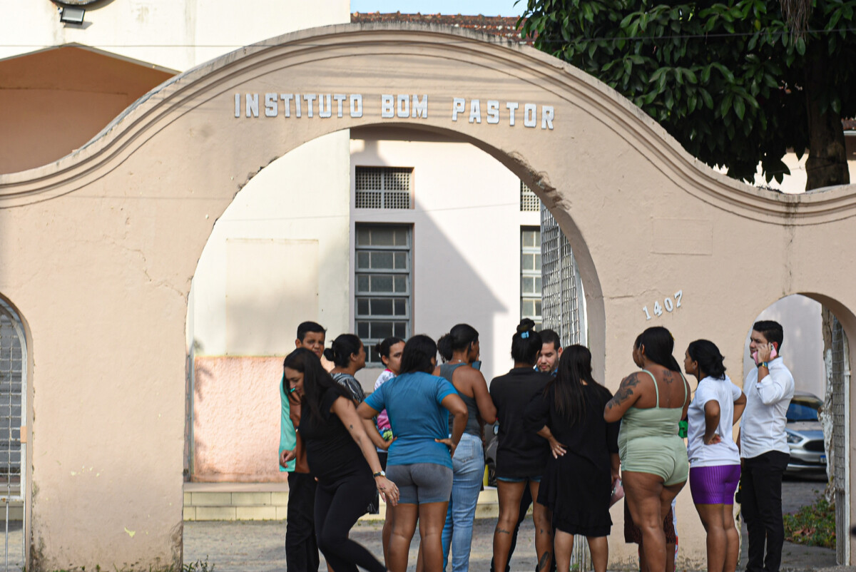 Foto: Deolane Bezerra está presa há dois dias e segue ganhando apoio ...