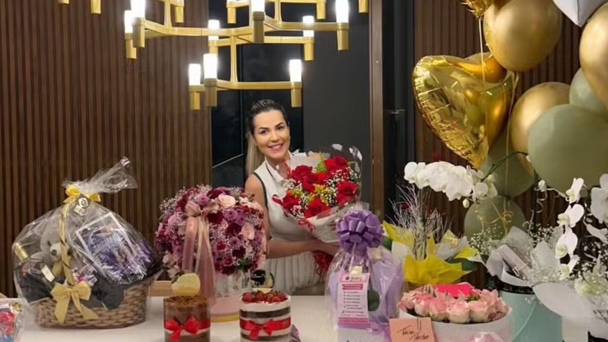 Foto: Deolane e Solange Bezerra ganham presentes caros dos filhos e ...