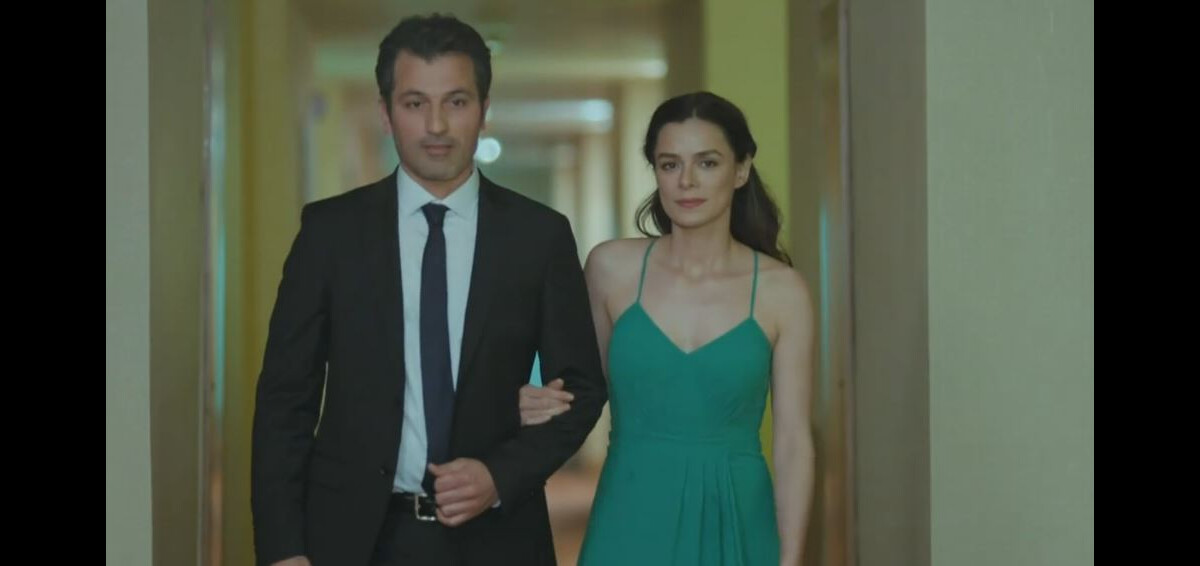 Foto: Bahar deixa Arif encantado com seu vestido para o casamento de ...