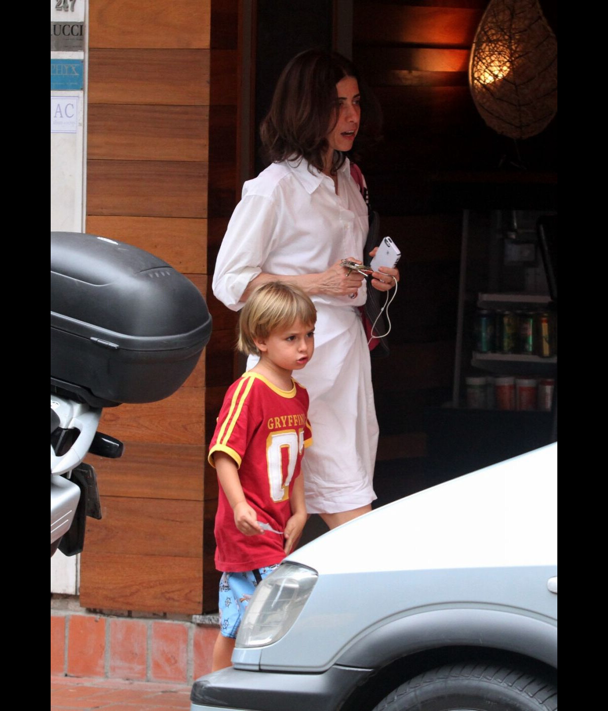 Foto: Fernanda Torres sai de um restaurante no Leblon, no Rio, com o ...