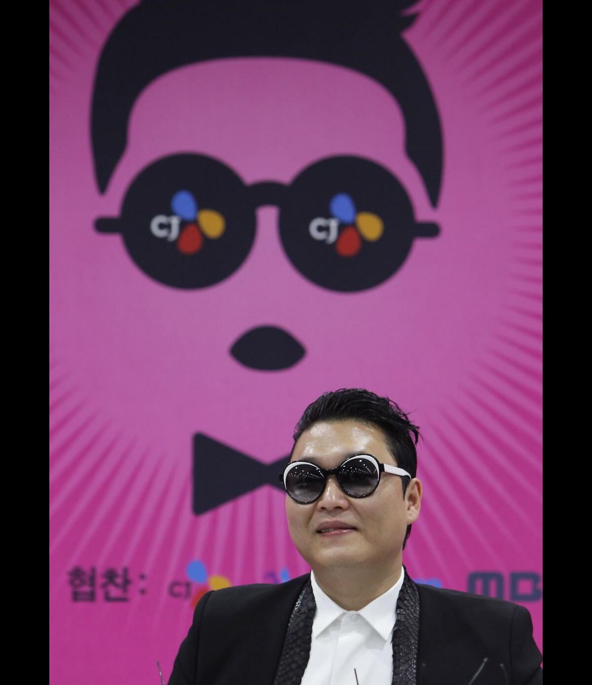 Foto: Psy já está no Guiness Book como o vídeo que tem mais curtidas no ...