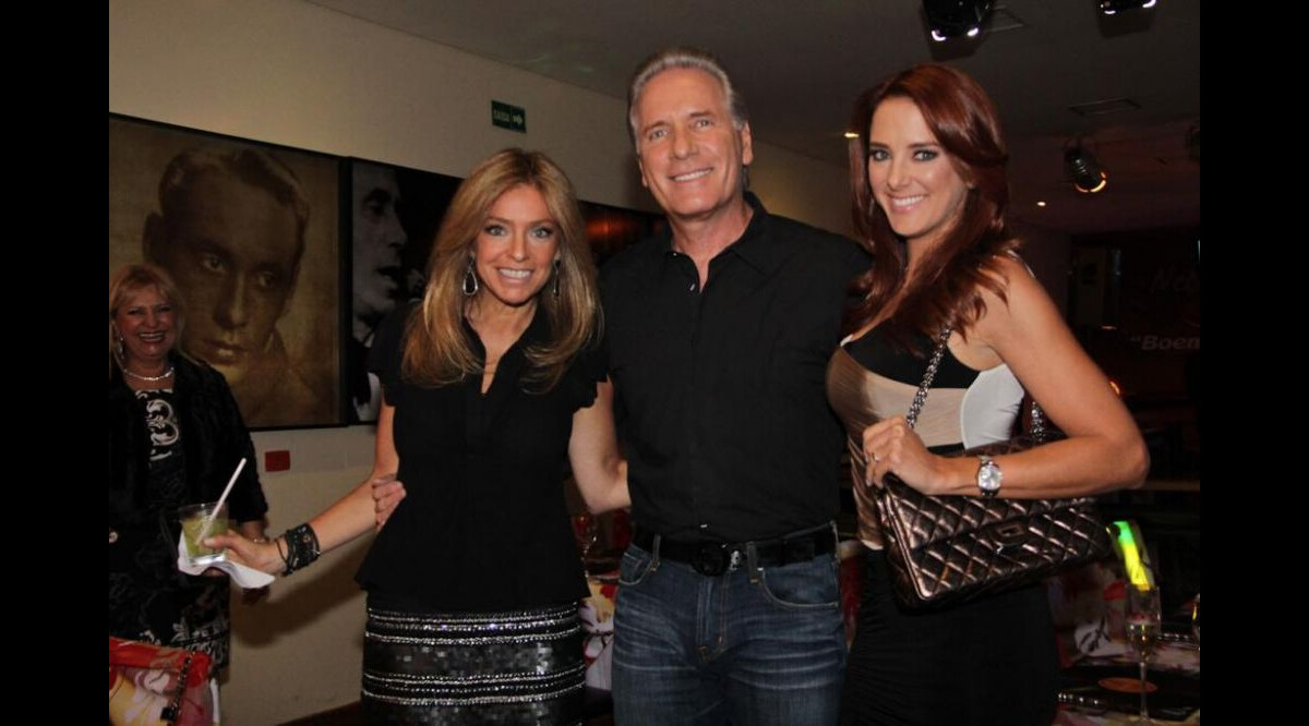 Foto: Roberto Justus posa ao lado de Ticiane Pinheiro e sua ex-mulher ...