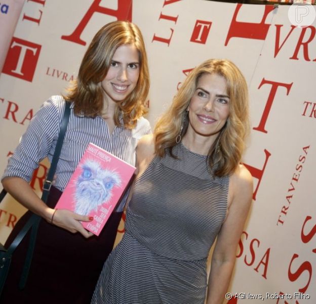 Maitê Proença recebe a filha, Maria, no lançamento de seu novo livro no ...